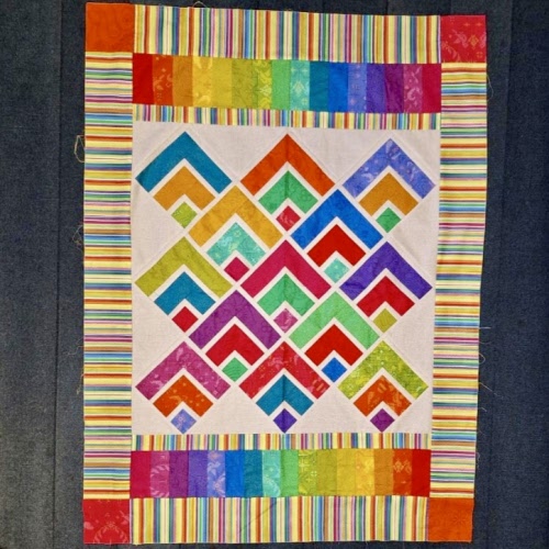 Modern Quarter Log Cabin | Creative Quilting