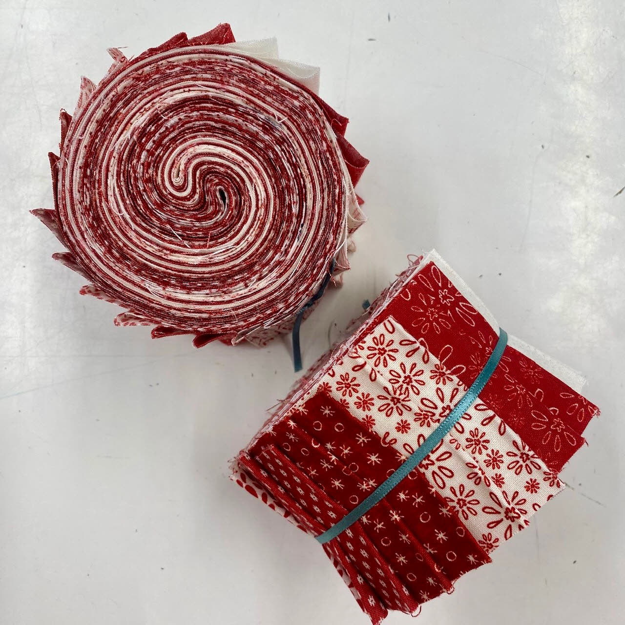 Red & White Precut - 2.5" Strip Roll